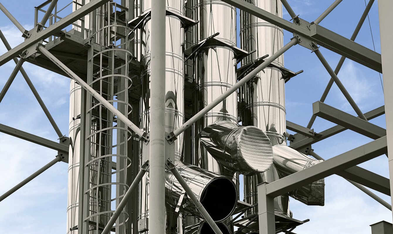 Dissipating process heat in industry in an energy-efficient way